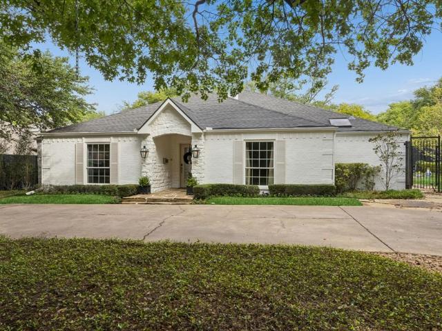 3827 N Versailles Avenue