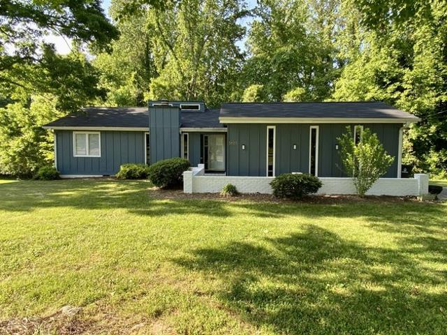 3827 Cavalier Dr NW, Winston Salem, NC 27104