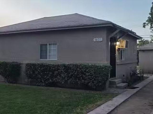 3827 E Hamilton Ave, Fresno, CA 93702