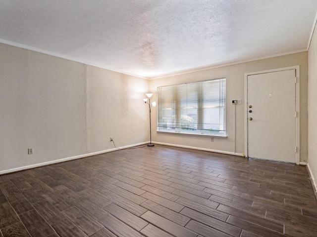 3827 Gilbert Avenue # 109