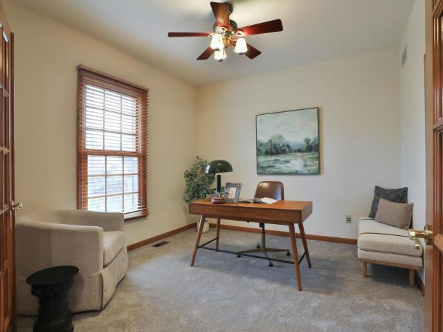 3827 Rockpointe Dr, Columbus, OH