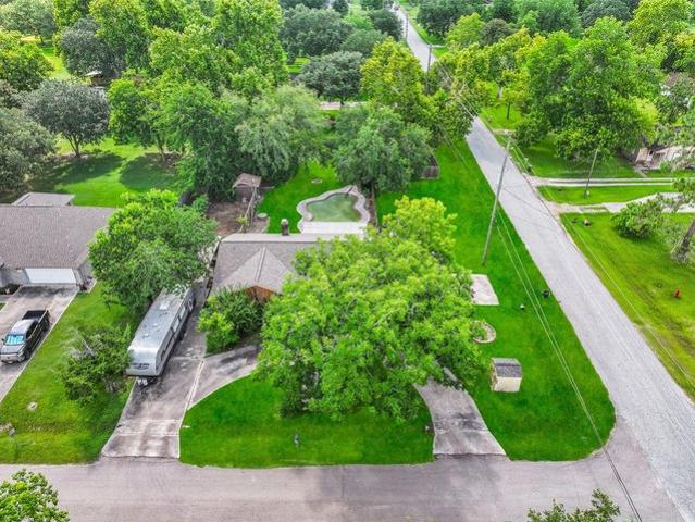 3827 Shady Dr, Santa Fe, TX 77517