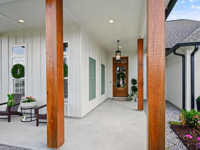 38283 Meadow Rue Dr, Prairieville, LA 70769 | MLS #BR2026004 | Compass