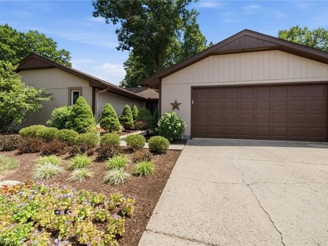 3828 Surfside Cir, Reminderville, OH 44202