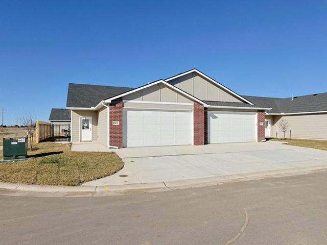 3829 S Bluelake Ct, Wichita, KS 67215