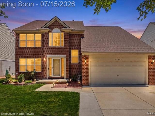 38206 Brook Dr, Sterling Heights, MI 48312
