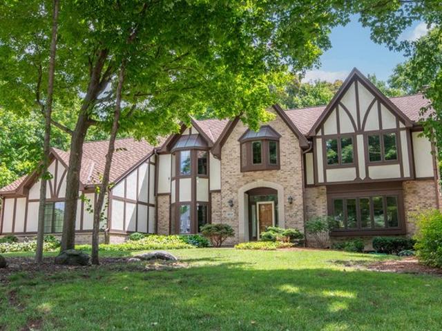 3820 Charter Point Ct, Brookfield, WI 53045
