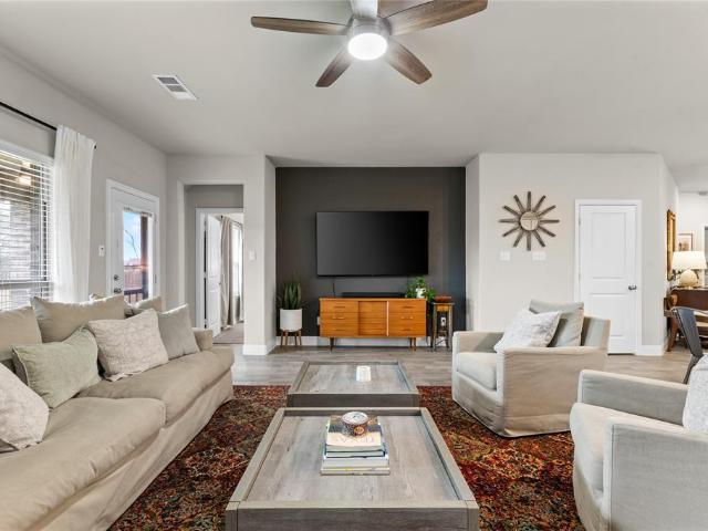 3820 Horseshoe Trail