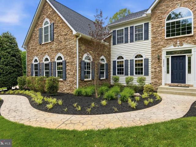 3820 Leafcrest Court