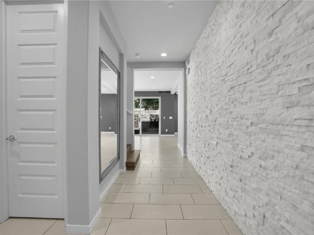 3820 Summer Holly Way