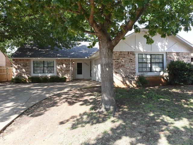 3820 7 Gables St, Fort Worth, TX 76133 | MLS #21130 | Compass