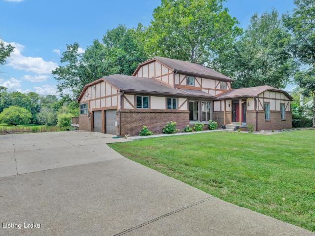 3822 Carriage Hill Dr