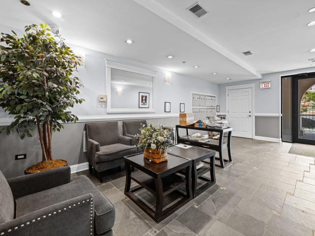 3823 N Ashland Avenue # 201