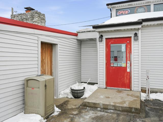 3823 N Broadway Avenue
