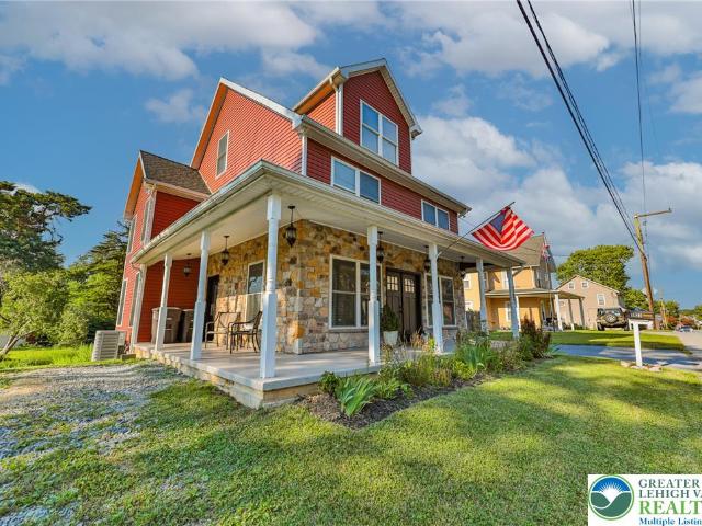 3823 Huckleberry Road