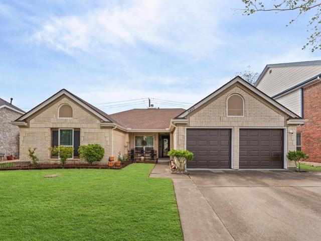 3823 Redbud Dr, La Porte, TX 77571
