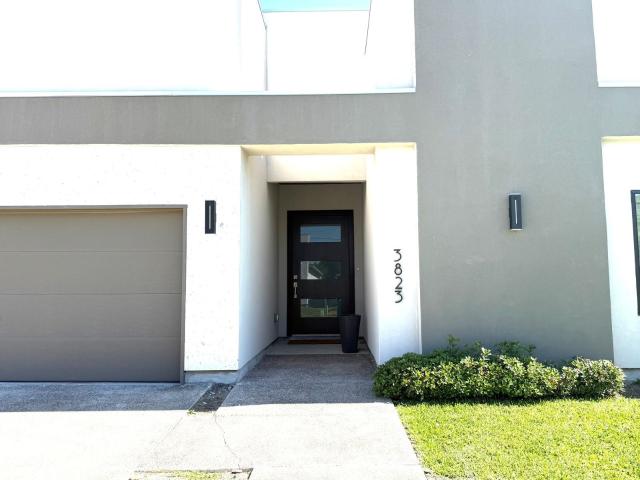 3823 Sun Valley Dr