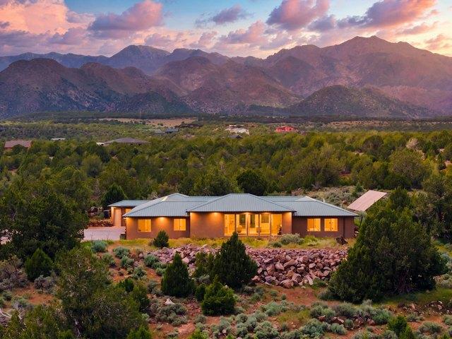 3823 S Old Highway 91, New Harmony, UT 84757