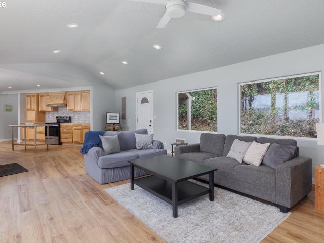 3823 yaquina bay rd
