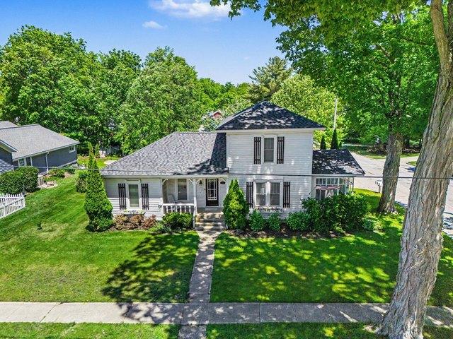 382 E 3rd St, Pentwater, MI 49449