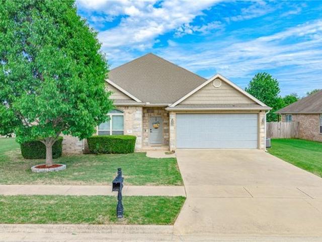382 N Drewrys Bluff Dr, Fayetteville, AR 72704