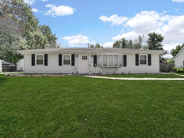 382 Stonehill Dr, Valparaiso, IN 46385