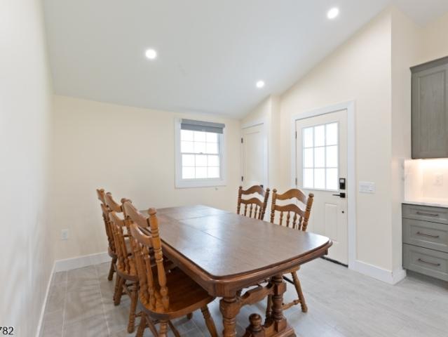 382 River Rd