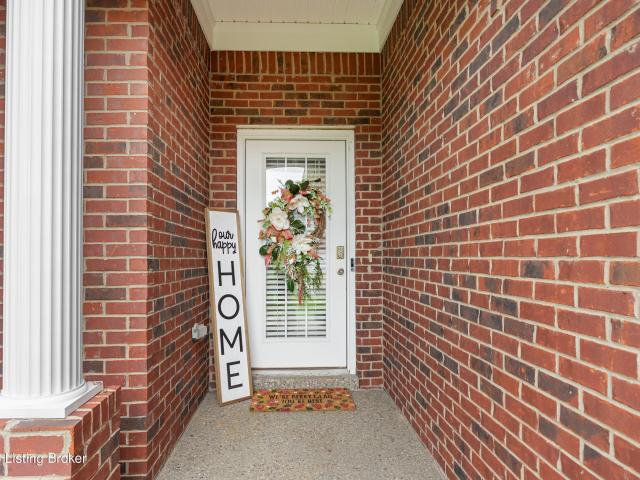 382 Villa Ln