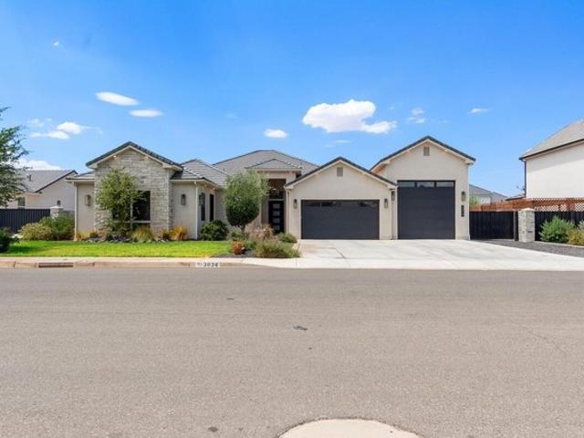 3834 S McKenzie Ln, Washington, UT 84780