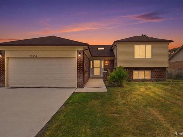 38354 Sleigh Dr, Sterling Heights, MI 48310