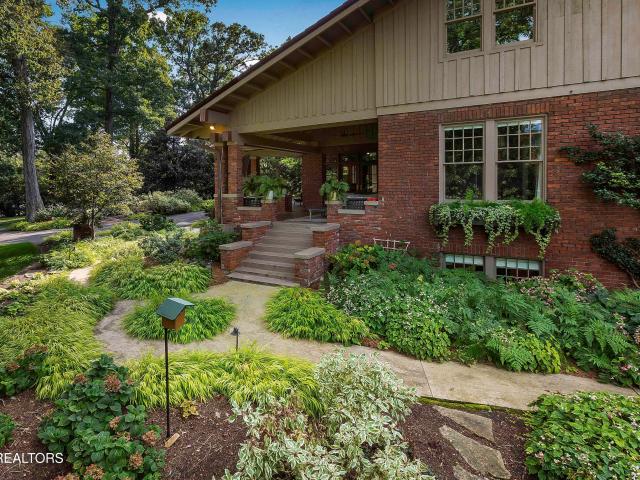 3835 Kingston Pike