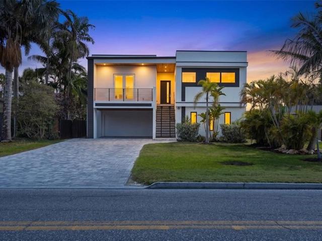 3835 Shore Acres Blvd NE, Saint Petersburg, FL 33703