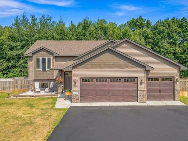 38369 Hunters Ridge Trl, North Branch, MN 55056