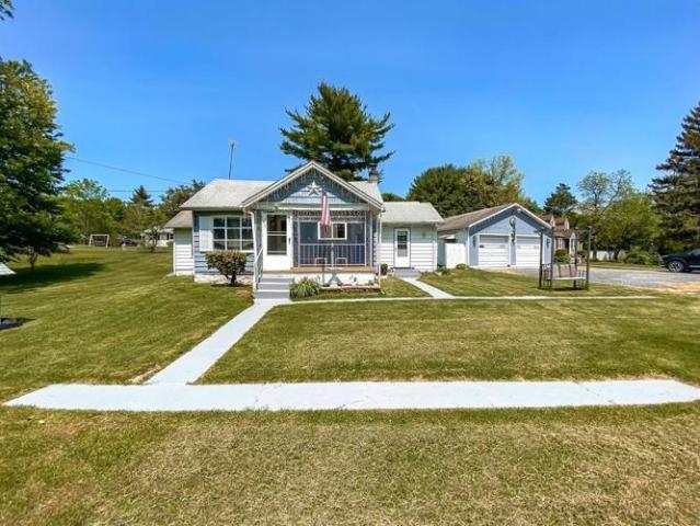 3836 Mountain View Dr, Lehigh Township, PA 18038