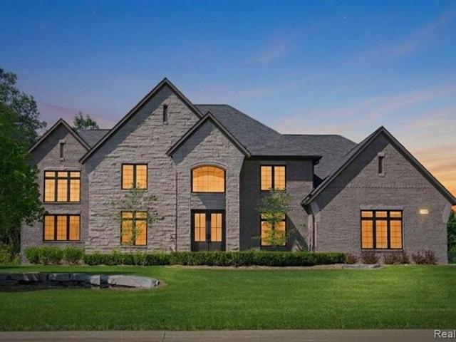 3836 Coachwood Ln, Rochester Hills, MI 48309