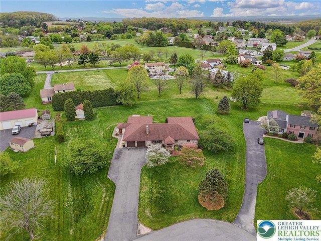 3838 Javalyn Ct, Slatington, PA 18080