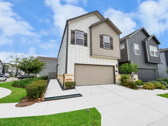 3830 Glossy Lake Drive