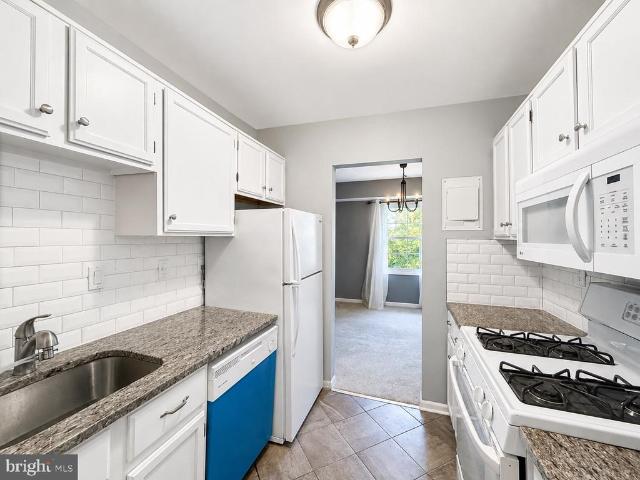 3830 Lyndhurst Drive # 303