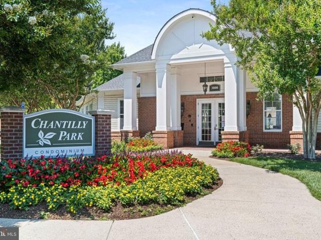 3830 Lightfoot St Unit 425, Chantilly, VA 20151