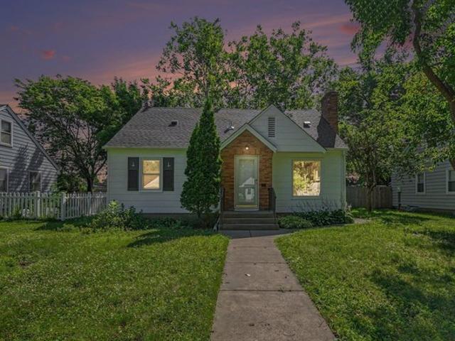 3830 Zenith Ave N, Robbinsdale, MN 55422