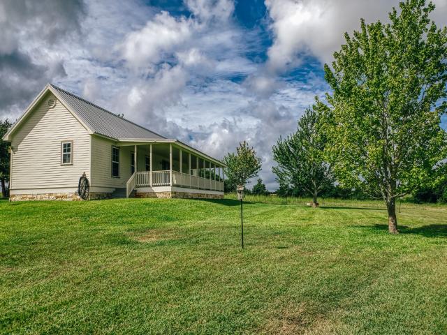 3831 Meadow View Lane