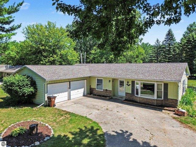 3831 Greenacres Dr, Mount Pleasant, MI 48858