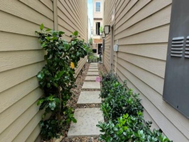 3831 Harry Wurzbach Rd, Unit BLDG 21
