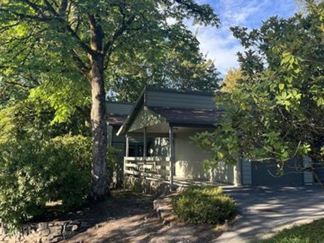 3831 SW Canby St, Portland, OR 97219