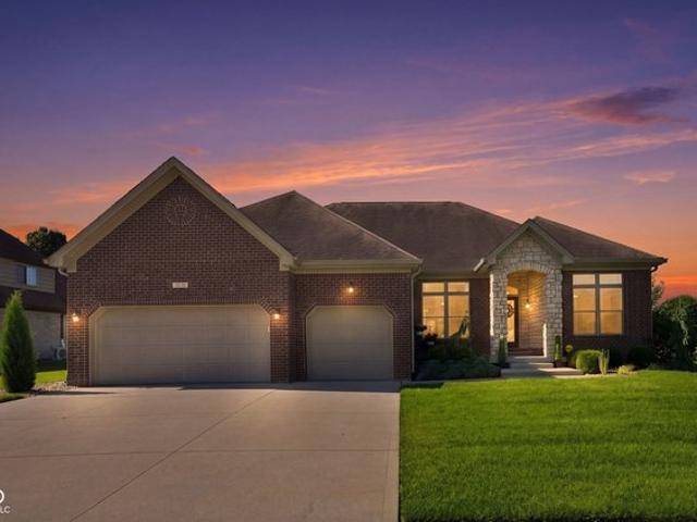 3831 Sycamore Bend Ct, Columbus, IN 47203
