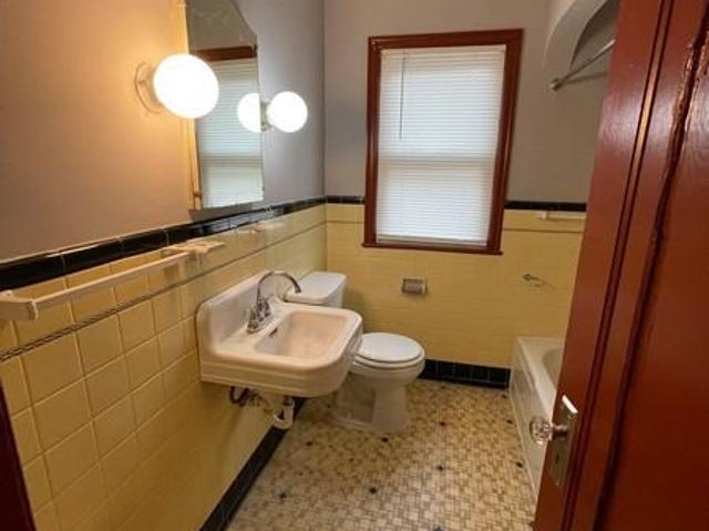 3831 Thomas Ave N 1 Bedroom Apartment for Rent at 3831 Thomas Ave N, Minneapolis, MN 55412 Victory