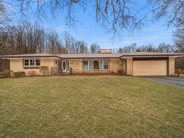 3832 Lake Rd, Conneaut, OH 44030