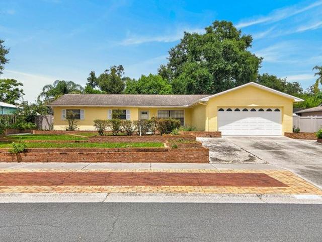 3832 Parkside Dr, Valrico, FL 33594