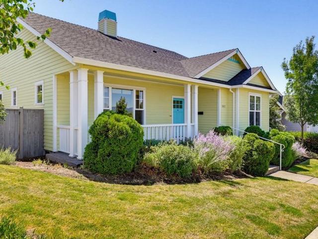 3832 Sherwood Park Dr, Medford, OR 97504