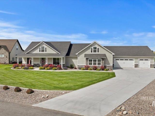 3833 Susan Cir W